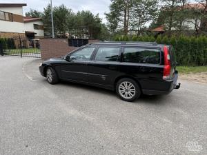 Melns Volvo V70 2007 Viļņa, ar dzinēja tilpumu 2.40 L un nobraukumu 335 tūkst. km par 1600 €, foto  vietnē AUTOMOTO.COM.LV