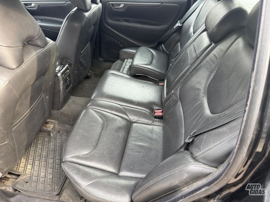 Melns Volvo V70 2007 Viļņa, ar dzinēja tilpumu 2.40 L un nobraukumu 335 tūkst. km par 1600 €, foto 8 vietnē AUTOMOTO.COM.LV