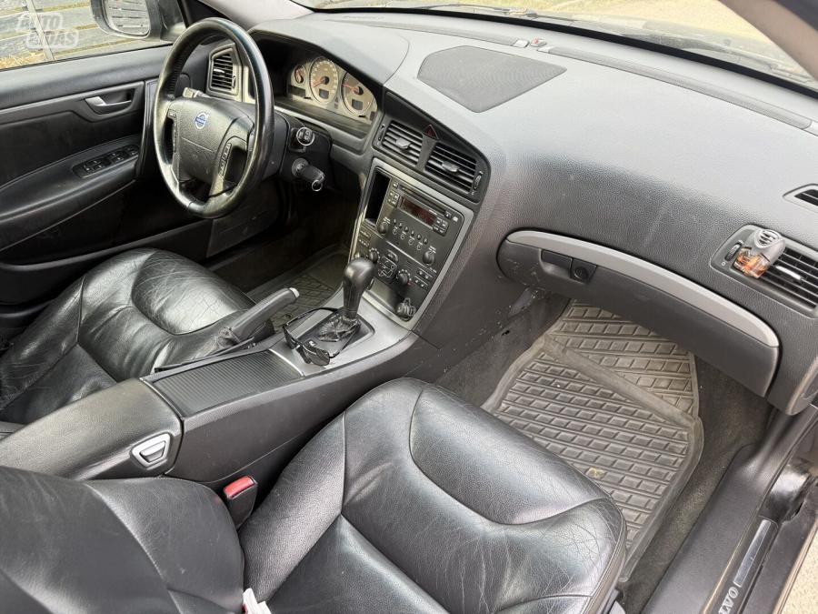 Melns Volvo V70 2007 Viļņa, ar dzinēja tilpumu 2.40 L un nobraukumu 335 tūkst. km par 1600 €, foto 11 vietnē AUTOMOTO.COM.LV