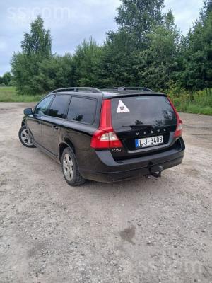 Black Volvo V70 2007 in Kuldiga, with an engine capacity of 2.40 L and mileage of 0 thousand km for 4000 €, photo 4 on AUTOMOTO.COM.LV