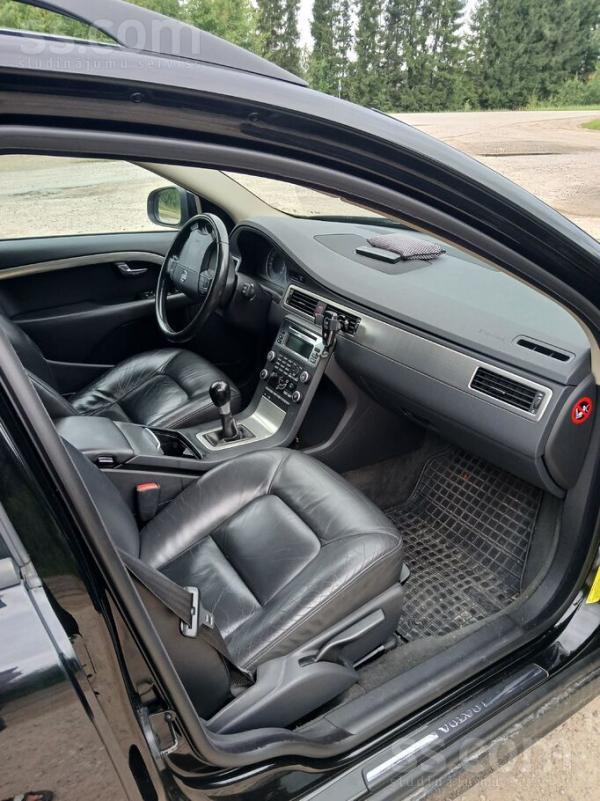 Black Volvo V70 2007 in Kuldiga, with an engine capacity of 2.40 L and mileage of 333 thousand km for 3000 €, photo 4 on AUTOMOTO.COM.LV