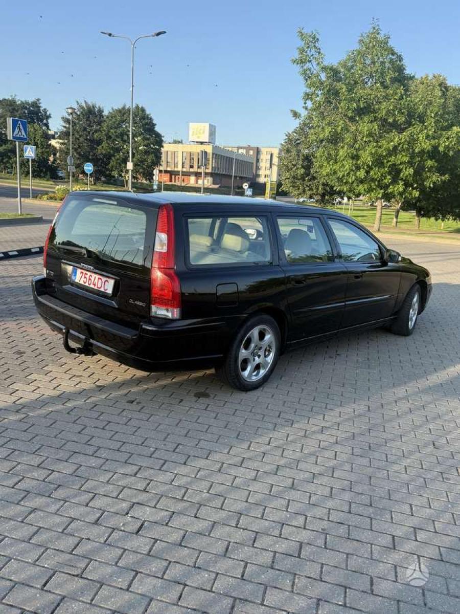 Melns Volvo V70 2007 Jonava, ar dzinēja tilpumu 2.40 L un nobraukumu 325 tūkst. km par 2300 €, foto 1 vietnē AUTOMOTO.COM.LV