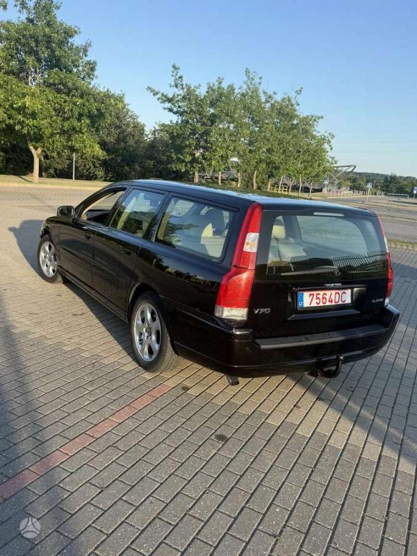 Black Volvo V70 2007 in Jonava, with an engine capacity of 2.40 L and mileage of 325 thousand km for 2300 €, photo 6 on AUTOMOTO.COM.LV