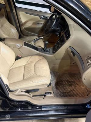 Melns Volvo V70 2007 Jonava, ar dzinēja tilpumu 2.40 L un nobraukumu 325 tūkst. km par 2300 €, foto 10 vietnē AUTOMOTO.COM.LV