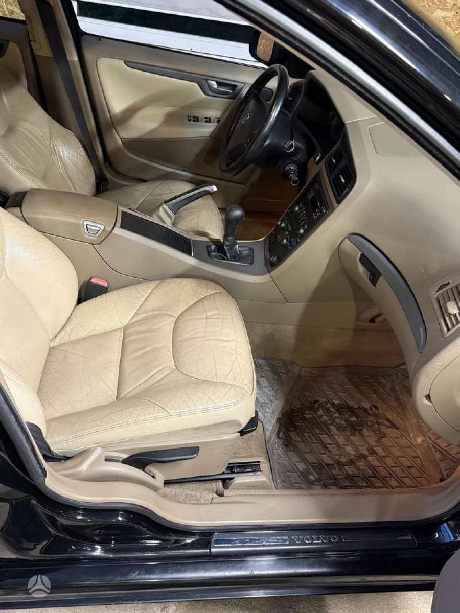 Melns Volvo V70 2007 Jonava, ar dzinēja tilpumu 2.40 L un nobraukumu 325 tūkst. km par 2300 €, foto 10 vietnē AUTOMOTO.COM.LV