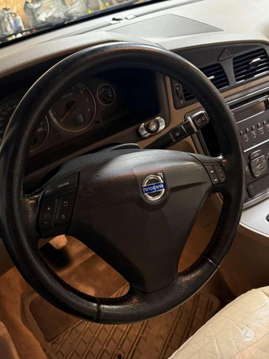 Melns Volvo V70 2007 Jonava, ar dzinēja tilpumu 2.40 L un nobraukumu 325 tūkst. km par 2300 €, foto 15 vietnē AUTOMOTO.COM.LV