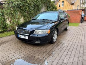 Black Volvo V70 2007 in Riga, with an engine capacity of 2.40 L and mileage of 332 thousand km for 3500 €, photo 1 on AUTOMOTO.COM.LV
