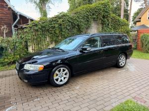 Black Volvo V70 2007 in Riga, with an engine capacity of 2.40 L and mileage of 332 thousand km for 3500 €, photo 3 on AUTOMOTO.COM.LV