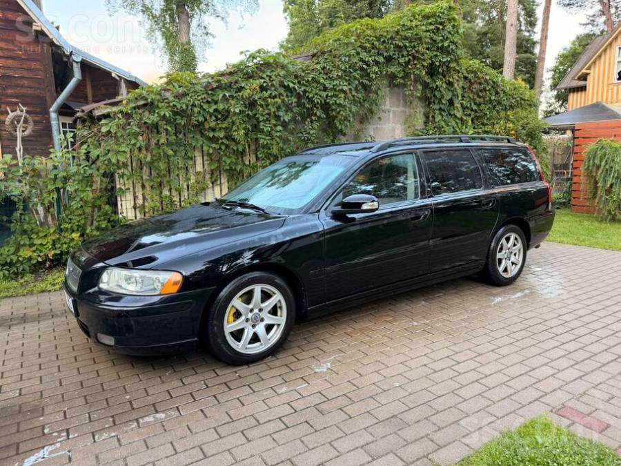 Black Volvo V70 2007 in Riga, with an engine capacity of 2.40 L and mileage of 332 thousand km for 3500 €, photo 3 on AUTOMOTO.COM.LV