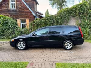 Black Volvo V70 2007 in Riga, with an engine capacity of 2.40 L and mileage of 332 thousand km for 3500 €, photo 4 on AUTOMOTO.COM.LV