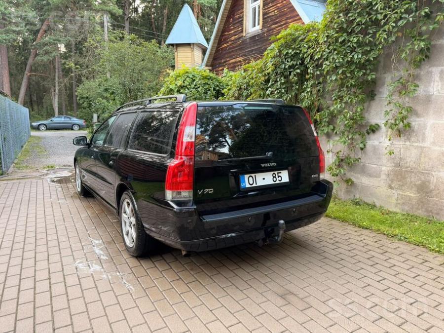 Black Volvo V70 2007 in Riga, with an engine capacity of 2.40 L and mileage of 332 thousand km for 3500 €, photo 5 on AUTOMOTO.COM.LV