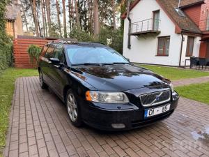 Black Volvo V70 2007 in Riga, with an engine capacity of 2.40 L and mileage of 332 thousand km for 3500 €, photo 7 on AUTOMOTO.COM.LV