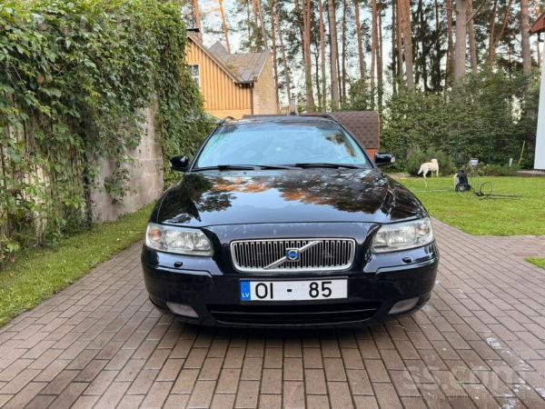 Black Volvo V70 2007 in Riga, with an engine capacity of 2.40 L and mileage of 332 thousand km for 3500 €, photo 7 on AUTOMOTO.COM.LV