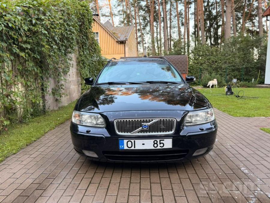 Black Volvo V70 2007 in Riga, with an engine capacity of 2.40 L and mileage of 332 thousand km for 3500 €, photo 8 on AUTOMOTO.COM.LV