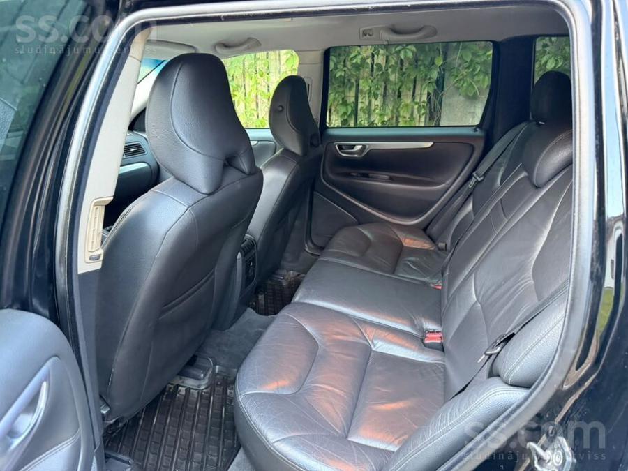 Black Volvo V70 2007 in Riga, with an engine capacity of 2.40 L and mileage of 332 thousand km for 3500 €, photo 10 on AUTOMOTO.COM.LV