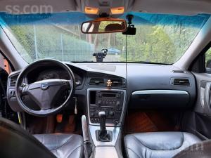 Black Volvo V70 2007 in Riga, with an engine capacity of 2.40 L and mileage of 332 thousand km for 3500 €, photo 11 on AUTOMOTO.COM.LV