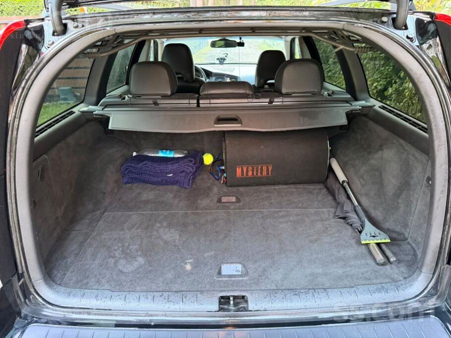 Black Volvo V70 2007 in Riga, with an engine capacity of 2.40 L and mileage of 332 thousand km for 3500 €, photo 12 on AUTOMOTO.COM.LV