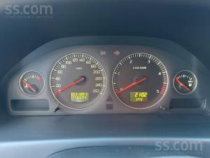 Black Volvo V70 2007 in Riga, with an engine capacity of 2.40 L and mileage of 332 thousand km for 3500 €, photo 13 on AUTOMOTO.COM.LV