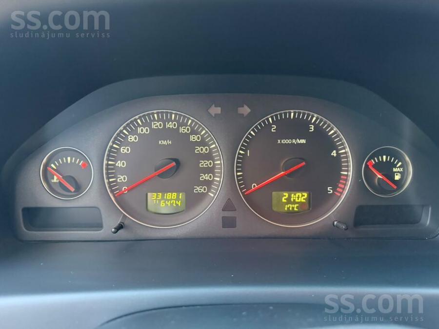 Black Volvo V70 2007 in Riga, with an engine capacity of 2.40 L and mileage of 332 thousand km for 3500 €, photo 13 on AUTOMOTO.COM.LV