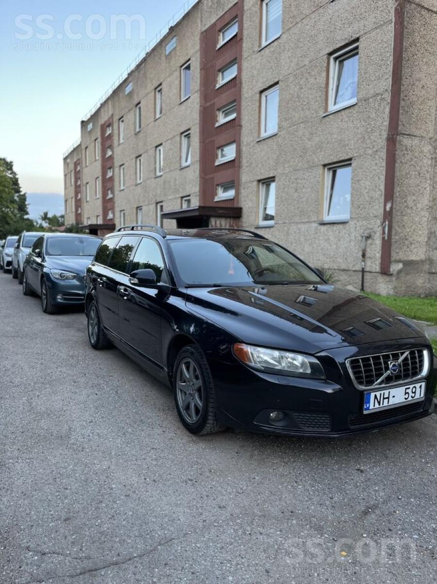 Melns Volvo V70 2007 Kuldīga, ar dzinēja tilpumu 2.40 L un nobraukumu 400 tūkst. km par 2750 €, foto 3 vietnē AUTOMOTO.COM.LV