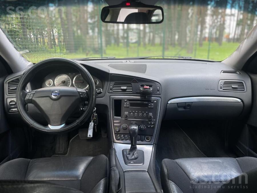 Black Volvo V70 2007 in Riga, with an engine capacity of 2.40 L and mileage of 0 thousand km for 3900 €, photo 10 on AUTOMOTO.COM.LV