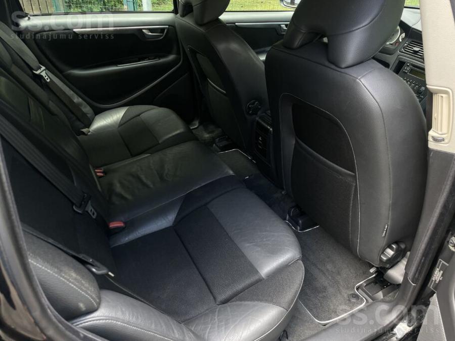 Black Volvo V70 2007 in Riga, with an engine capacity of 2.40 L and mileage of 0 thousand km for 3900 €, photo 12 on AUTOMOTO.COM.LV