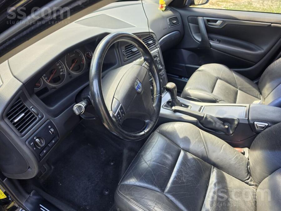 Melns Volvo V70 2007 Rīga, ar dzinēja tilpumu 2.40 L un nobraukumu 438 tūkst. km par 2350 €, foto 6 vietnē AUTOMOTO.COM.LV
