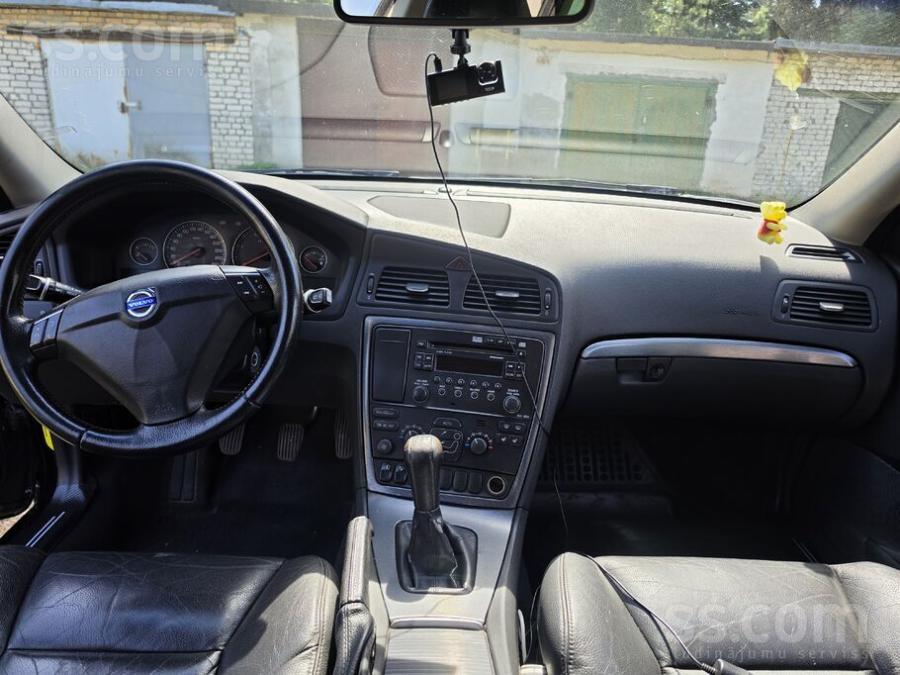 Melns Volvo V70 2007 Rīga, ar dzinēja tilpumu 2.40 L un nobraukumu 438 tūkst. km par 2350 €, foto 11 vietnē AUTOMOTO.COM.LV