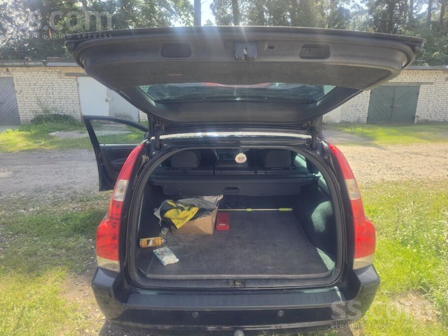 Melns Volvo V70 2007 Rīga, ar dzinēja tilpumu 2.40 L un nobraukumu 438 tūkst. km par 2350 €, foto 13 vietnē AUTOMOTO.COM.LV