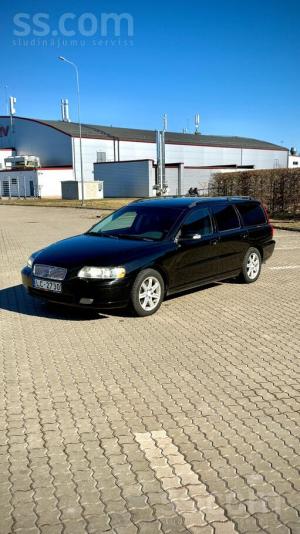 Melns Volvo V70 2007 Rīga, ar dzinēja tilpumu 2.40 L un nobraukumu 335 tūkst. km par 2500 €, foto  vietnē AUTOMOTO.COM.LV