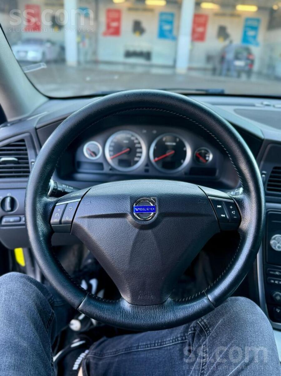 Melns Volvo V70 2007 Rīga, ar dzinēja tilpumu 2.40 L un nobraukumu 335 tūkst. km par 2500 €, foto 9 vietnē AUTOMOTO.COM.LV