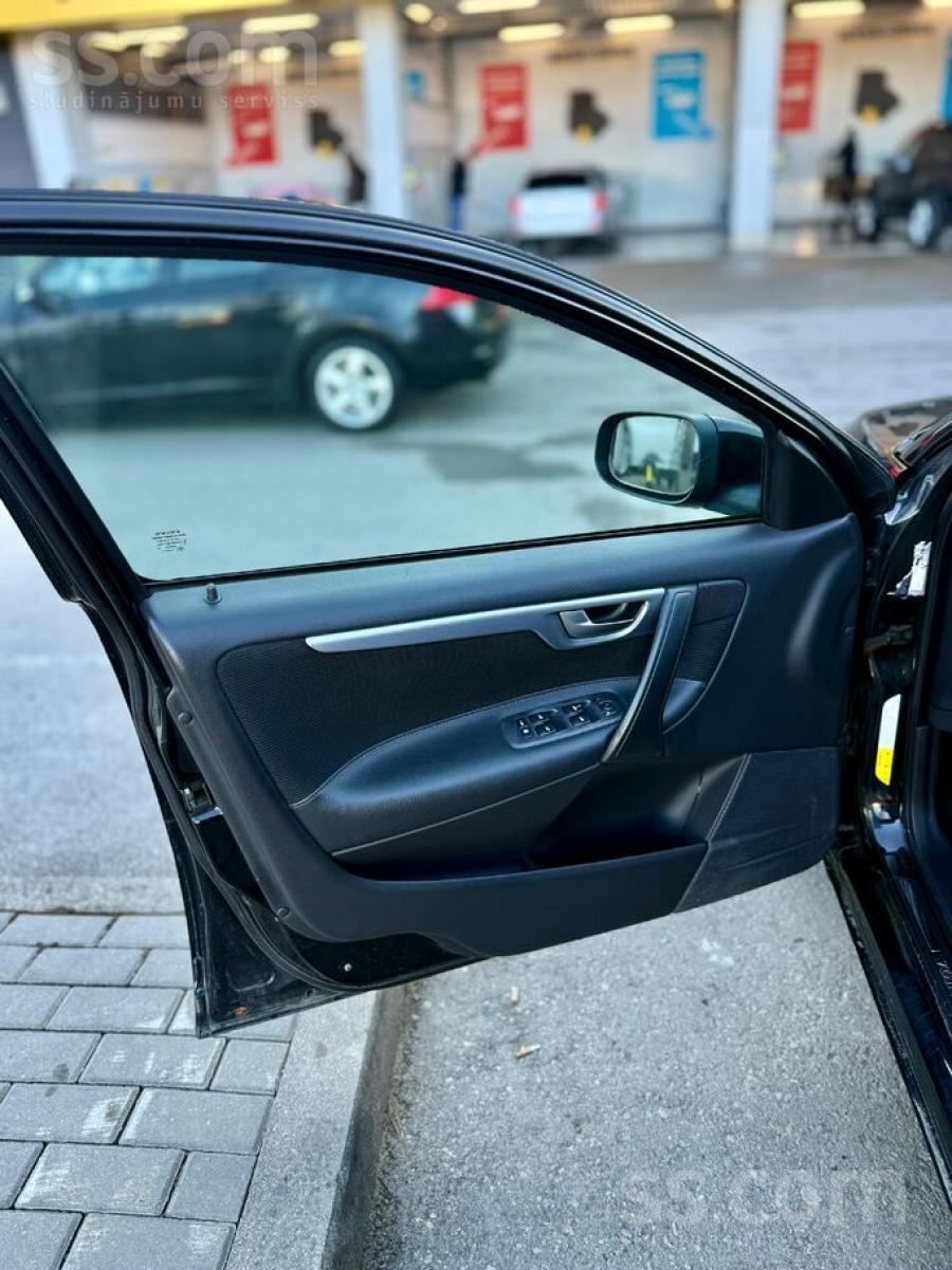 Melns Volvo V70 2007 Rīga, ar dzinēja tilpumu 2.40 L un nobraukumu 335 tūkst. km par 2500 €, foto 11 vietnē AUTOMOTO.COM.LV