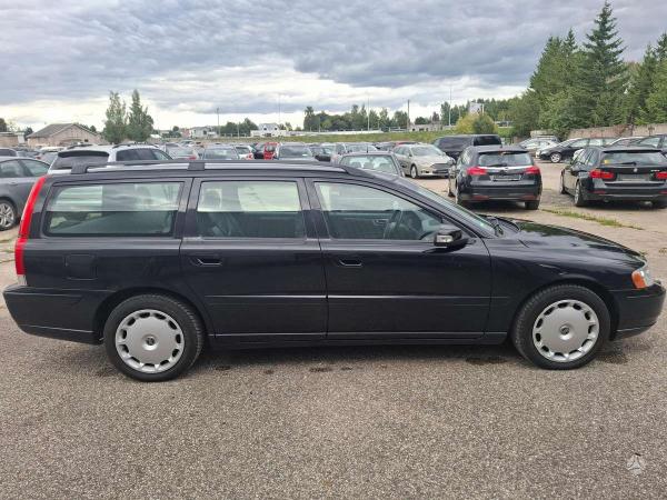 Melns Volvo V70 2007 Utena, ar dzinēja tilpumu 2.40 L un nobraukumu 270 tūkst. km par 2600 €, foto 5 vietnē AUTOMOTO.COM.LV