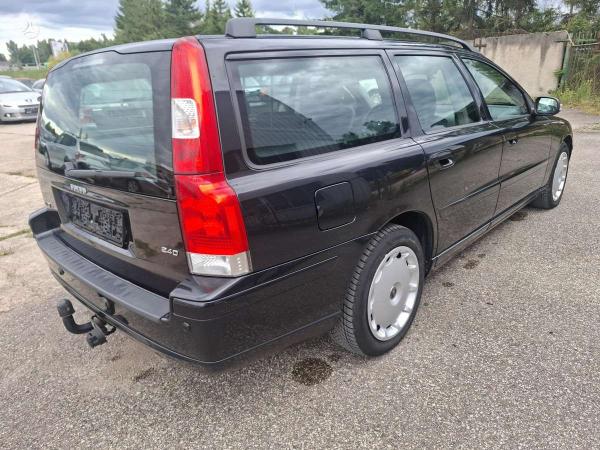 Melns Volvo V70 2007 Utena, ar dzinēja tilpumu 2.40 L un nobraukumu 270 tūkst. km par 2600 €, foto 6 vietnē AUTOMOTO.COM.LV