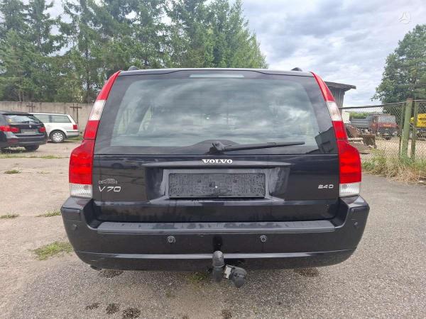 Melns Volvo V70 2007 Utena, ar dzinēja tilpumu 2.40 L un nobraukumu 270 tūkst. km par 2600 €, foto 7 vietnē AUTOMOTO.COM.LV