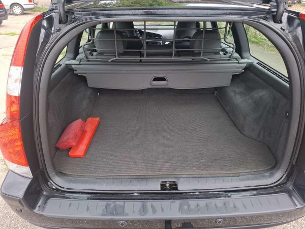 Melns Volvo V70 2007 Utena, ar dzinēja tilpumu 2.40 L un nobraukumu 270 tūkst. km par 2600 €, foto 9 vietnē AUTOMOTO.COM.LV