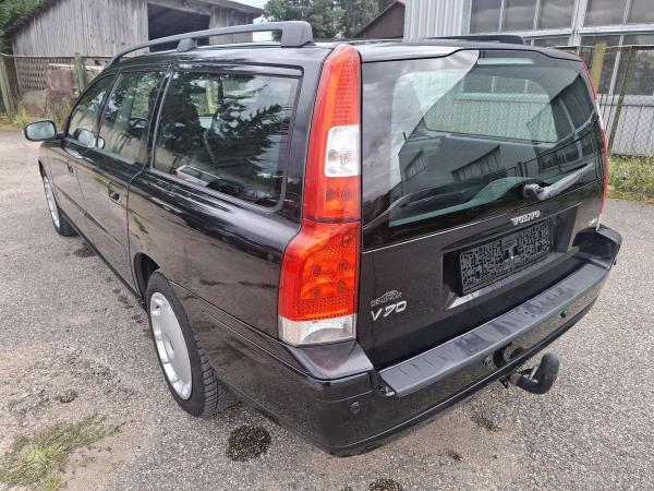 Melns Volvo V70 2007 Utena, ar dzinēja tilpumu 2.40 L un nobraukumu 270 tūkst. km par 2600 €, foto 10 vietnē AUTOMOTO.COM.LV