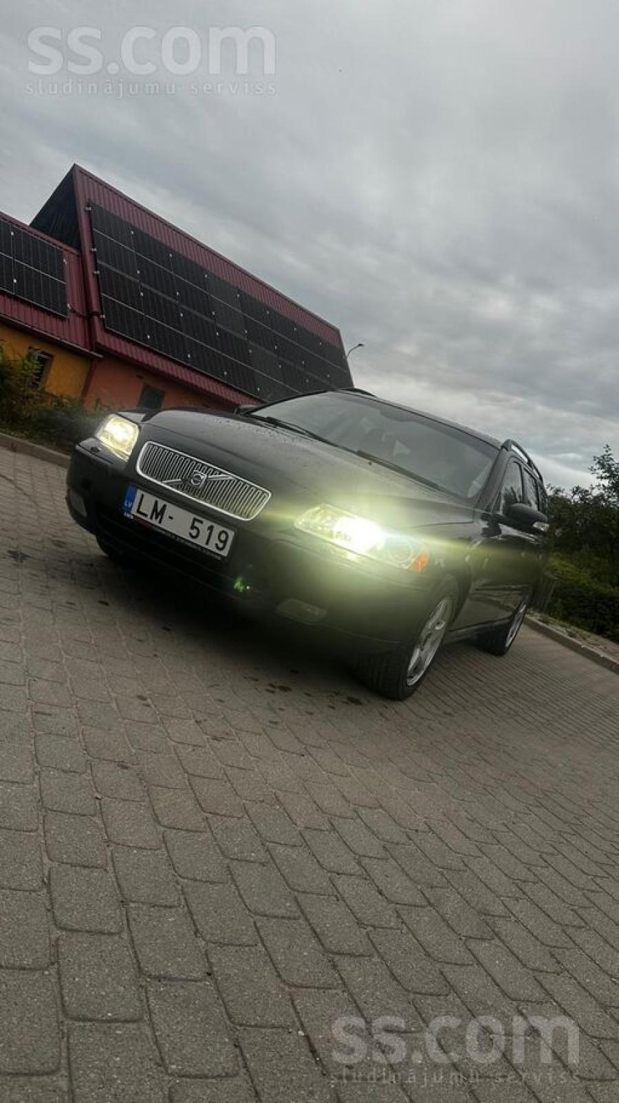 Melns Volvo V70 2007 Rēzekne, ar dzinēja tilpumu 2.40 L un nobraukumu 330 tūkst. km par 1750 €, foto 1 vietnē AUTOMOTO.COM.LV