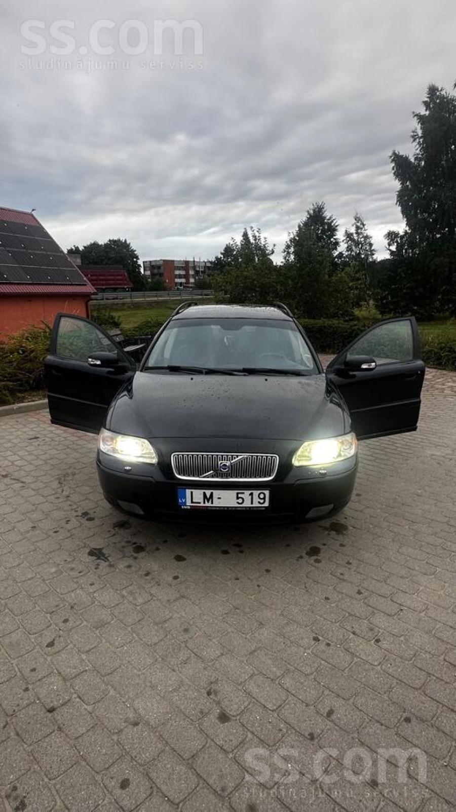 Melns Volvo V70 2007 Rēzekne, ar dzinēja tilpumu 2.40 L un nobraukumu 330 tūkst. km par 1750 €, foto 3 vietnē AUTOMOTO.COM.LV
