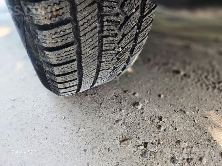 Melns Volvo V70 2007 Jelgava, ar dzinēja tilpumu 2.40 L un nobraukumu 316 tūkst. km par 1850 €, foto 14 vietnē AUTOMOTO.COM.LV