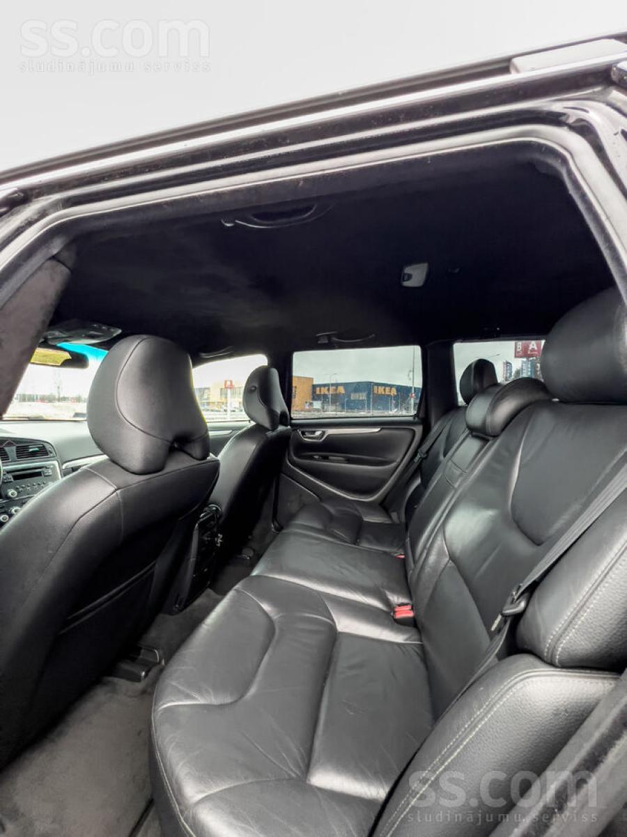 Black Volvo V70 2007 in Preili, with an engine capacity of 2.40 L and mileage of 402 thousand km for 2100 €, photo 7 on AUTOMOTO.COM.LV
