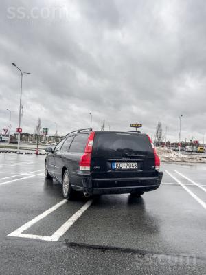 Black Volvo V70 2007 in Preili, with an engine capacity of 2.40 L and mileage of 402 thousand km for 2100 €, photo 9 on AUTOMOTO.COM.LV