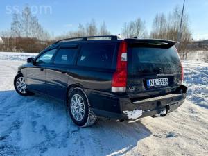 Black Volvo V70 2007 in Rezekne, with an engine capacity of 2.40 L and mileage of 304 thousand km for 1999 €, photo 4 on AUTOMOTO.COM.LV