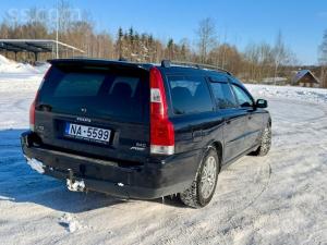 Black Volvo V70 2007 in Rezekne, with an engine capacity of 2.40 L and mileage of 304 thousand km for 1999 €, photo 5 on AUTOMOTO.COM.LV
