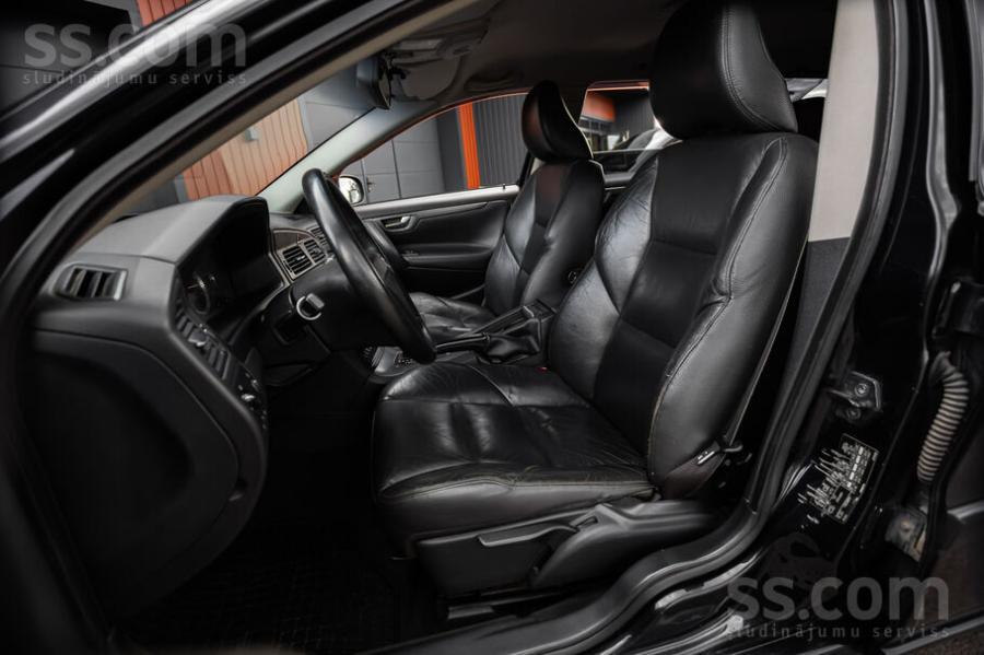 Melns Volvo V70 2007 Jelgava, ar dzinēja tilpumu 2.40 L un nobraukumu 0 tūkst. km par 1500 €, foto 14 vietnē AUTOMOTO.COM.LV