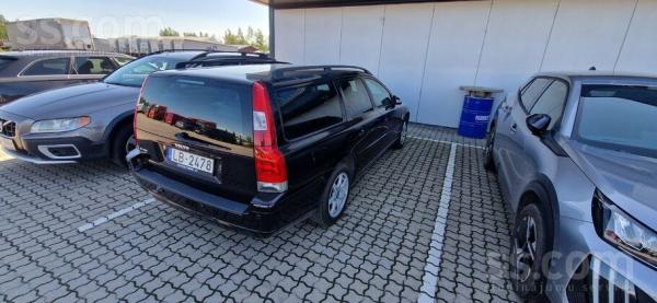 Black Volvo V70 2007 in Riga, with an engine capacity of 2.40 L and mileage of 376 thousand km for 2900 €, photo 3 on AUTOMOTO.COM.LV