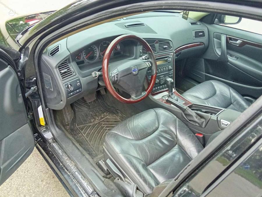 Melns Volvo V70 2007 Alīta, ar dzinēja tilpumu 2.40 L un nobraukumu 289 tūkst. km par 2900 €, foto 8 vietnē AUTOMOTO.COM.LV