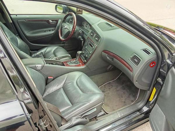 Черный Вольво В70 2007 в Алитус, объемом двигателя 2.40 л и пробегом 289 тыс. км за 2900 €, фото 9 на AUTOMOTO.COM.LV