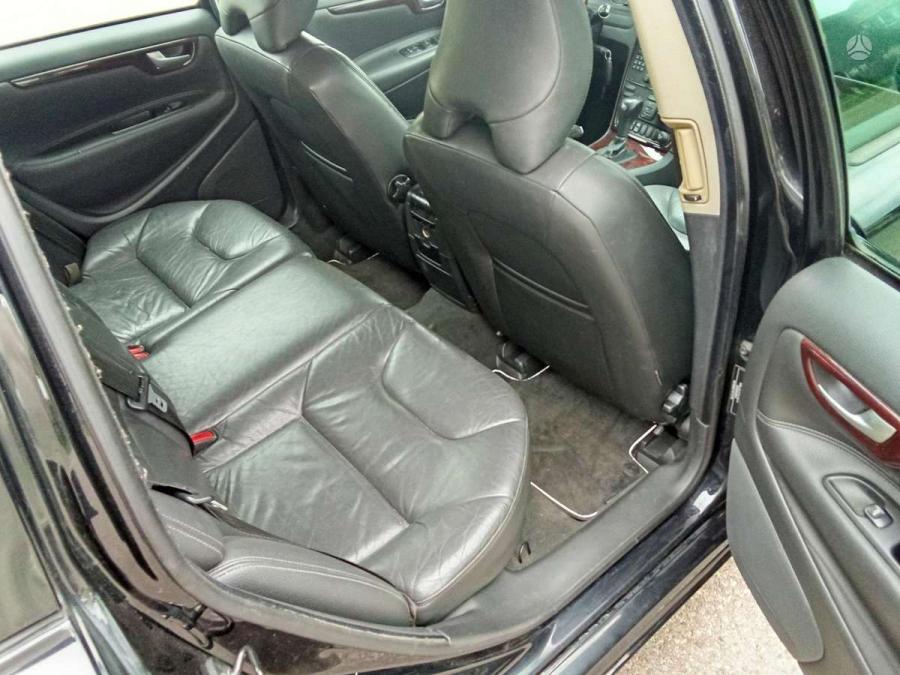 Melns Volvo V70 2007 Alīta, ar dzinēja tilpumu 2.40 L un nobraukumu 289 tūkst. km par 2900 €, foto 11 vietnē AUTOMOTO.COM.LV