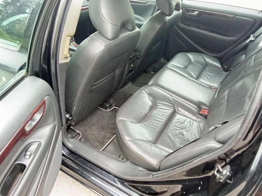 Melns Volvo V70 2007 Alīta, ar dzinēja tilpumu 2.40 L un nobraukumu 289 tūkst. km par 2900 €, foto 12 vietnē AUTOMOTO.COM.LV